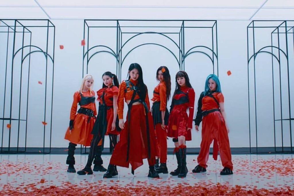 EVERGLOW chega com tudo no mini-álbum e MV de "First"