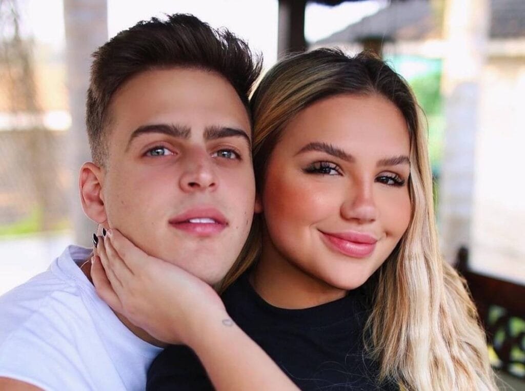 Vivi faz declaração romantica para Jon Vlogs após reatarem o namoro